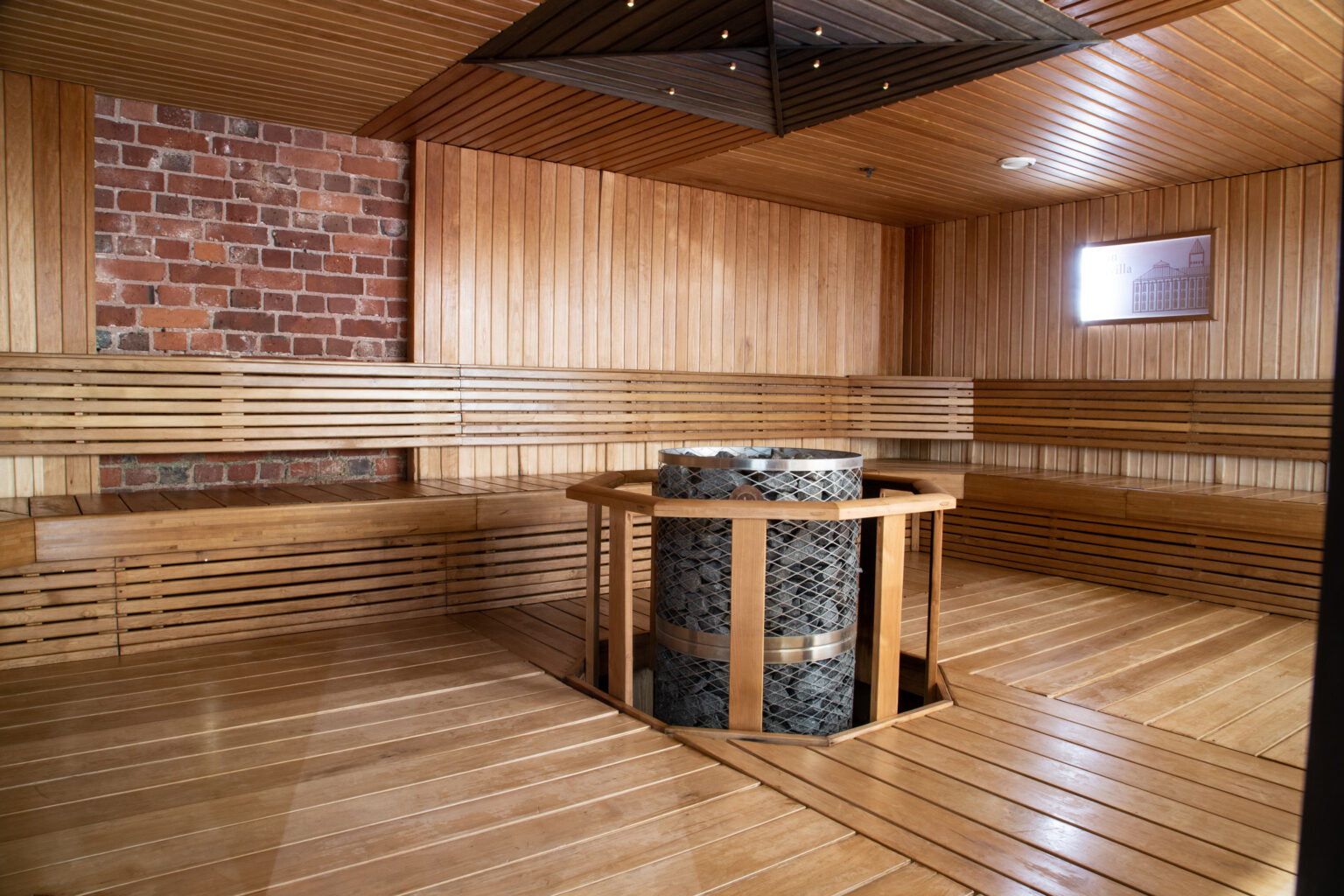 Kokous- ja saunatila Färjäämö – Porinpuuvilla